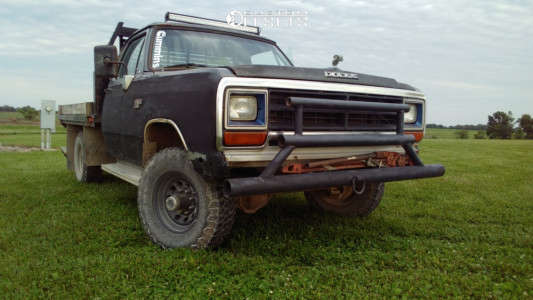Custom 1989 Dodge D250 Image Gallery | Custom Offsets