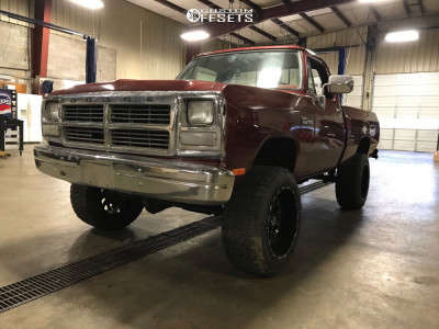 Custom 1992 Dodge W150 Image Gallery | Custom Offsets