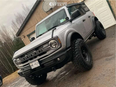 2022 Ford Bronco with 17x9 0 RTR Tech 6 and 35/12.5R17 Mickey Thompson ...