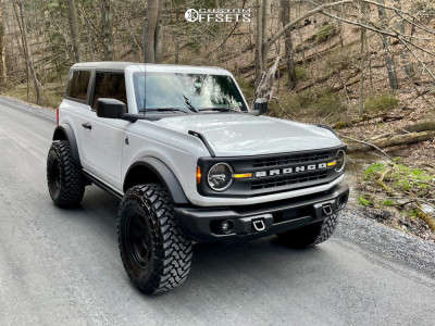2022 Ford Bronco with 17x9 0 RTR Tech 6 and 35/12.5R17 Mickey Thompson ...