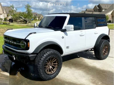 2022 Ford Bronco with 17x9 0 RTR Tech 6 and 35/12.5R17 Mickey Thompson ...