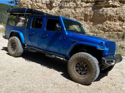 Cooper Discoverer AT3 XLT 37x12.50R17LT | 90000032627 | Custom Offsets