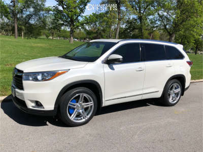 Toyota Highlander Stock Suspension Image Gallery | Custom Offsets