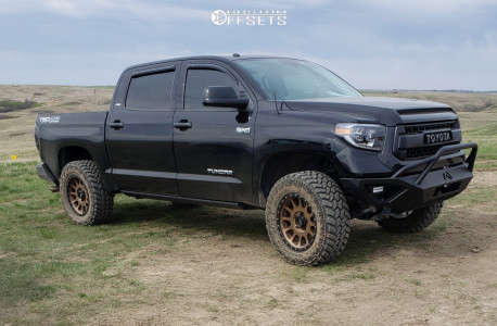 2017 Toyota Tundra with 18x8.5 18 Method Mr301 and 33/12.5R18 Toyo ...