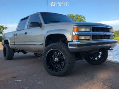 2000 Chevrolet K2500 with 17x9 -12 Ultra Type 164 and 35/12.5R17 ...