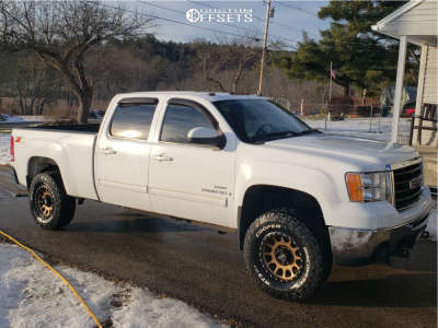 2009 GMC Sierra 2500 HD with 20x10 -24 Method Mr605 and 33/12.5R20 Toyo ...