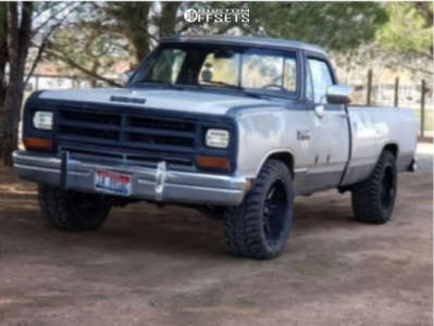 Custom 1989 Dodge D250 Image Gallery | Custom Offsets