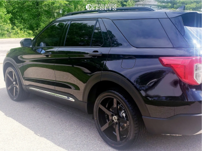 2020 Ford Explorer with 22x8.5 40 Strada Perfetto and 265/40R22 Ironman ...