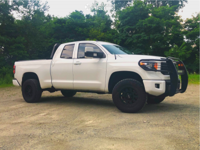 2017 Toyota Tundra with 18x9 0 Pro Comp Series 32 and 275/70R18 Nitto ...