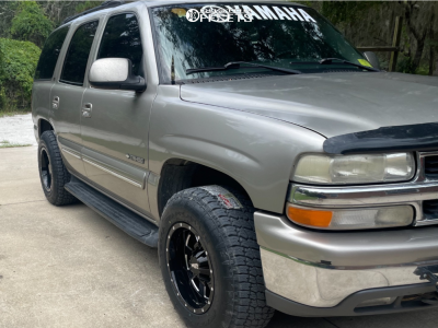 2000 Chevrolet Tahoe with 17x10 24 Moto Metal Mo962 and 31/10.5R17 ...