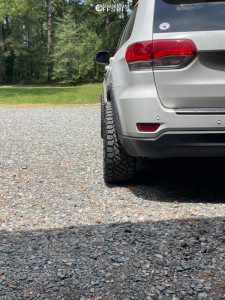 2016 Jeep Grand Cherokee with 20x9 1 Fuel Torque and 265/50R20 Nitto ...