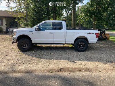 2019 Ford F-150 with 18x9 18 Moto Metal Mo978 and 35/12.5R18 Radar ...