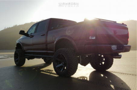 2017 Ram 2500 with 22x12 -44 4Play 4p60 and 37/13.5R22 Maxxis Razr Mt ...