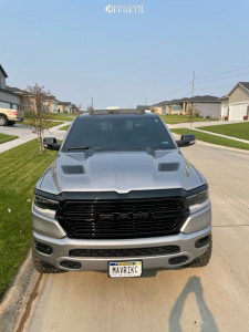 2020 Ram 1500 with 22x10 -25 Hostile Rage and 36/13.5R22 Versatyre Mxt ...