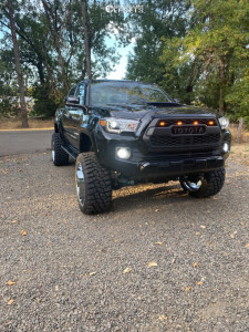 2021 Toyota Tacoma with 22x12 -44 Gear Off-Road Pivot and 33/12.5R22 ...