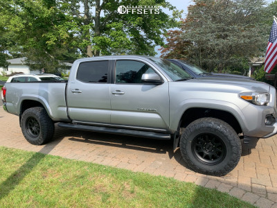 2018 Toyota Tacoma with 17x8.5 Method Mr316 and 285/70R17 Toyo Tires ...