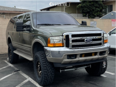 2001 Ford Excursion with 18x9 12 Fuel Covert and 37/13.5R18 Toyo Tires ...