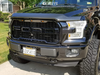 2016 Ford F-150 with 22x12 -44 Grid Gd04 and 35/12.5R22 Nitto Ridge ...