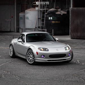 2008 Mazda MX-5 Miata with 18x8.5 45 Rotiform Rse and 235/45R18 ...