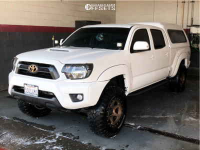2013 Toyota Tacoma with 17x9 0 RRW Rr2-v and 285/70R17 General Grabber ...