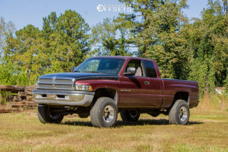 2001 Dodge Ram 1500 with 16x10 -25 Pro Comp 1069 and 32/11.5R16 Hankook ...