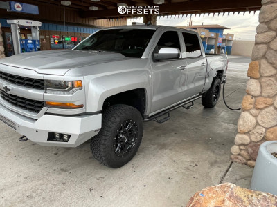 2018 Chevrolet Silverado 1500 with 18x9 -12 Method Mr305 and 295/75R18 ...