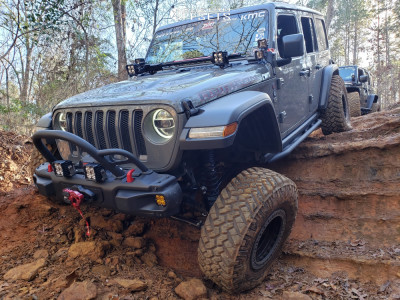 2019 Jeep Wrangler with 17x9 -38 XD XD232 RG Crawl Beadlock and 37/12 ...