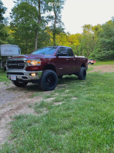 2020 Ram 1500 with 20x12 -44 Motiv Offroad Magnus and 35/12.5R20 Toyo ...