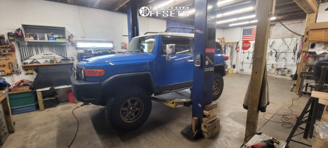 2007 Toyota FJ Cruiser with 17x8.5 -12 MST Time Attack and 35/10.5R17 ...