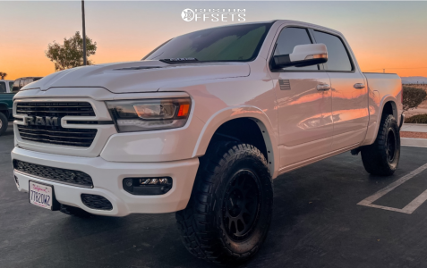 2021 Ram 1500 with 18x9 -12 Method Mr305 and 35/12.5R18 Toyo Tires Open ...