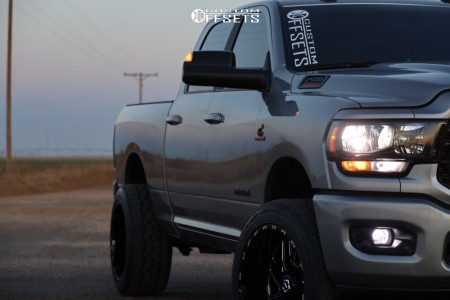 2020 Ram 2500 with 22x12 -44 TIS 544BM and 33/12.5R22 Nitto Nt420v and ...