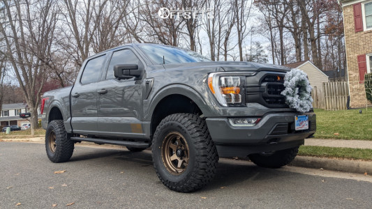2021 Ford F-150 with 17x9 -12 Fuel Shok D666 and 315/70R17 Falken ...