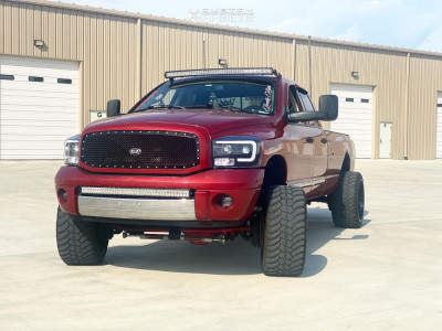 2007 Dodge Ram 2500 with 24x14 -75 Fuel D611 and 35/13.5R24 AMP Mud ...