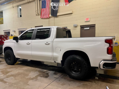 2021 Chevrolet Silverado 1500 with 17x8.5 0 Method Mr316 and 285/75R17 ...