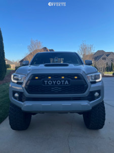 2019 Toyota Tacoma with 17x9 -1 Icon Alpha and 35/12.5R17 Maxxis Razr M ...
