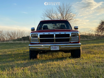 1991 Dodge D250 with 20x12 -44 Vision 112 and 32/12.5R20 Nankang Sp-7 ...