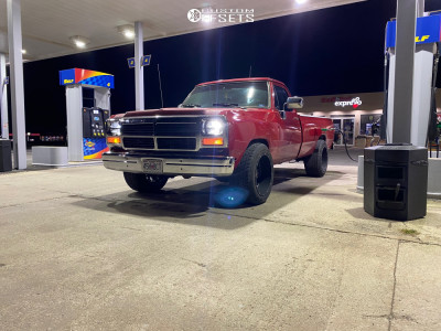 1991 Dodge D250 with 20x12 -44 Vision 112 and 32/12.5R20 Nankang Sp-7 ...