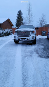 2019 GMC Sierra 2500 HD with 20x10 -24 Method Mr605 and 33/12.5R20 ...