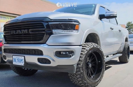 2020 Ram 1500 with 22x12 -44 TIS 547B and 35/12.5R22 Venom Power Terra ...