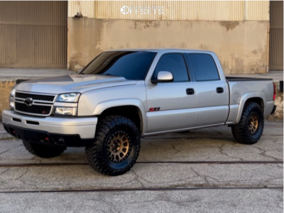 2006 Chevrolet Silverado 1500 with 17x8.5 Method Mr305 and 35/12.5R17 ...