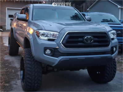 2021 Toyota Tacoma with 22x12 -44 TIS 547BM and 35/12.5R22 Nitto Trail ...