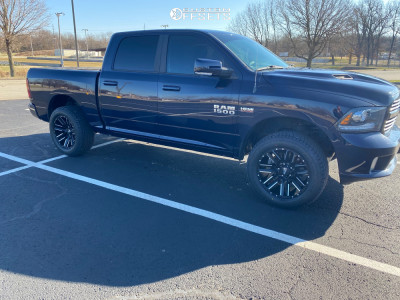 2017 Ram 1500 with 20x10 -24 Moto Metal Mo978 and 33/12.5R20 Milestar ...