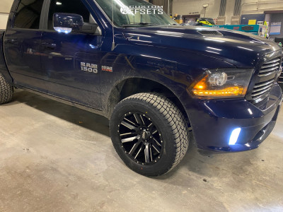 2017 Ram 1500 with 20x10 -24 Moto Metal Mo978 and 33/12.5R20 Milestar ...