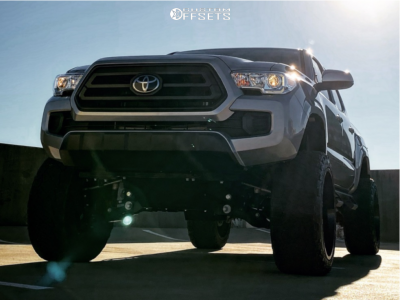 2021 Toyota Tacoma with 22x12 -44 TIS 544BM and 33/12.5R22 Nitto Ridge ...