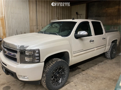 2009 Chevrolet Silverado 1500 with 18x9 -13 Fuel Maverick and 235/65R18 ...