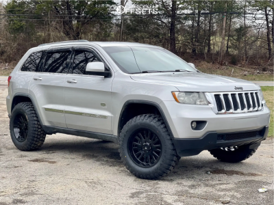 2011 Jeep Grand Cherokee with 17x8.5 -6 Pacer Nighthawk and 285/70R17 ...