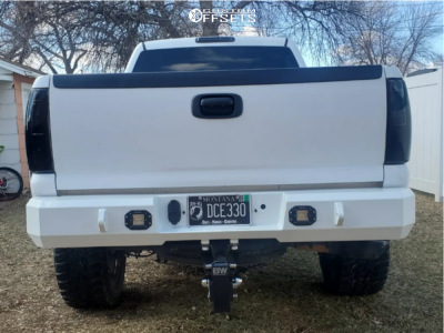 2004 Chevrolet Silverado 2500 HD with 20x10 -18 Method Mr305 and 33/12 ...