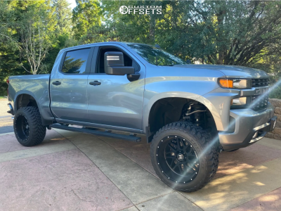 2019 Chevrolet Silverado 1500 with 22x12 -44 Hostile Sprocket H108 and 35/12.5R22 Toyo Tires ...