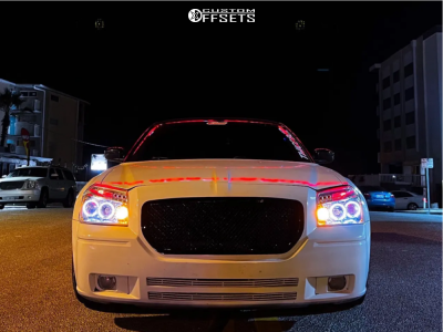 2005 Dodge Magnum with 20x9 20 Voxx Replicas Demon and 245/35R20 ...