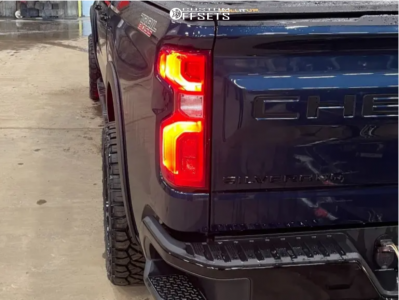 2021 Chevrolet Silverado 1500 with 22x10 -18 Fuel Cleaver D574 and 33/ ...